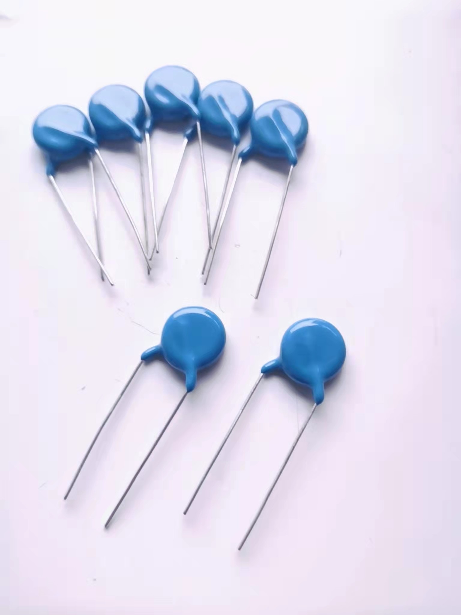 Antirust Durable Y2 Safety Capacitor Lead Spacing 10mm Flame Retardant